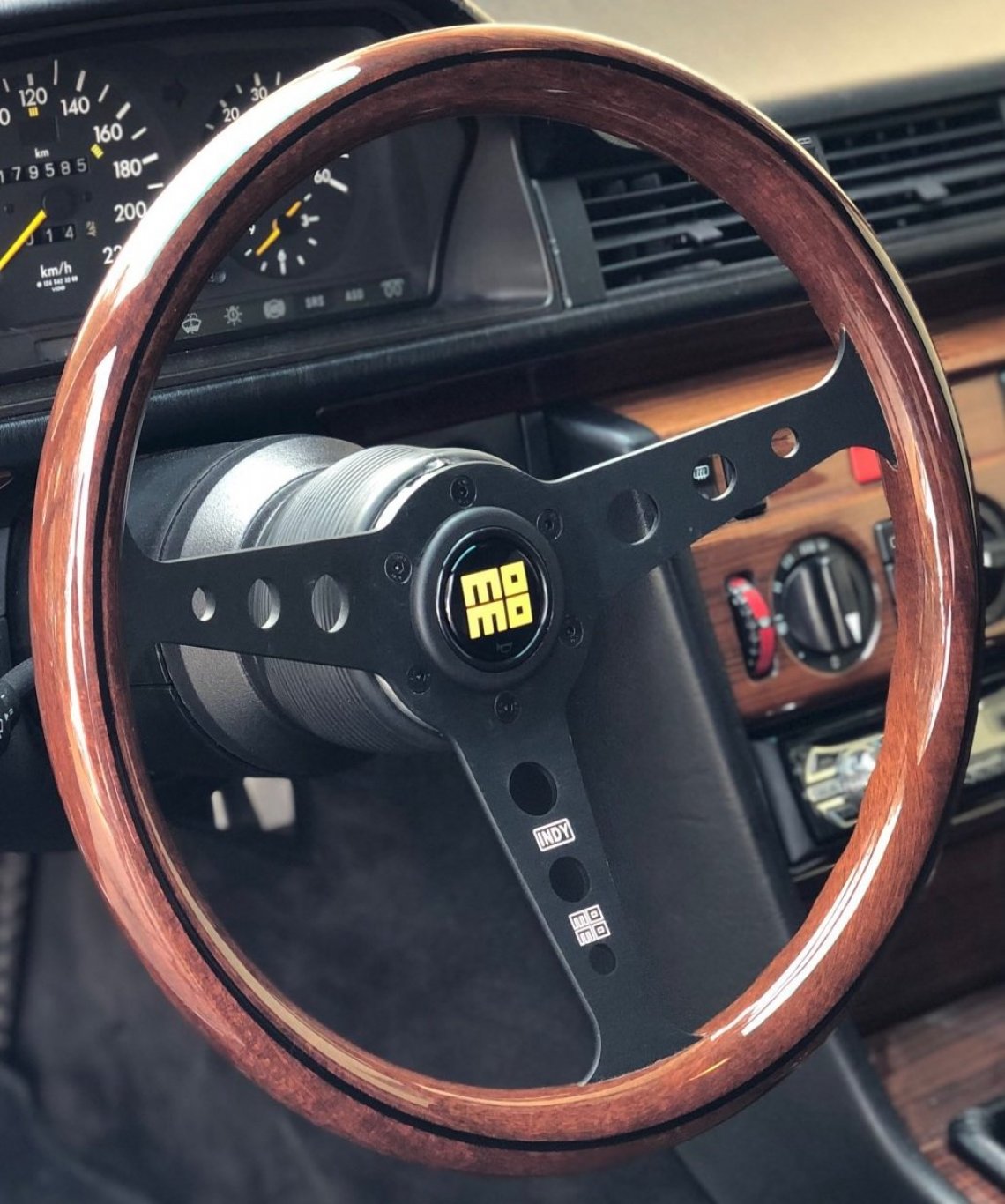 MOMO INDY STEERING WHEEL BLACK SPOKES